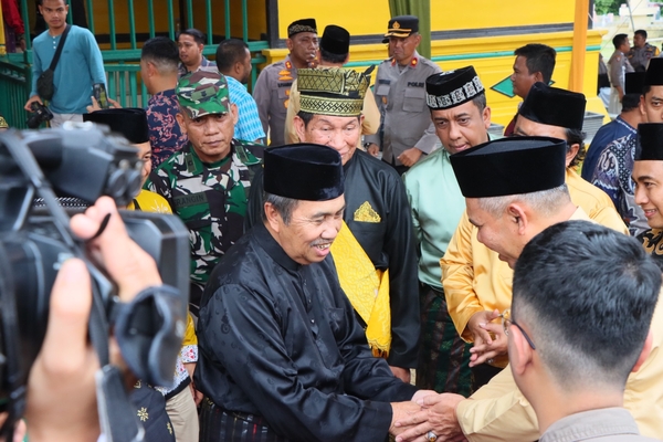 Dampingi Gubernur Riau, Pj Bupati Kampar Hadiri Haul Raja-raja dan HUT ...
